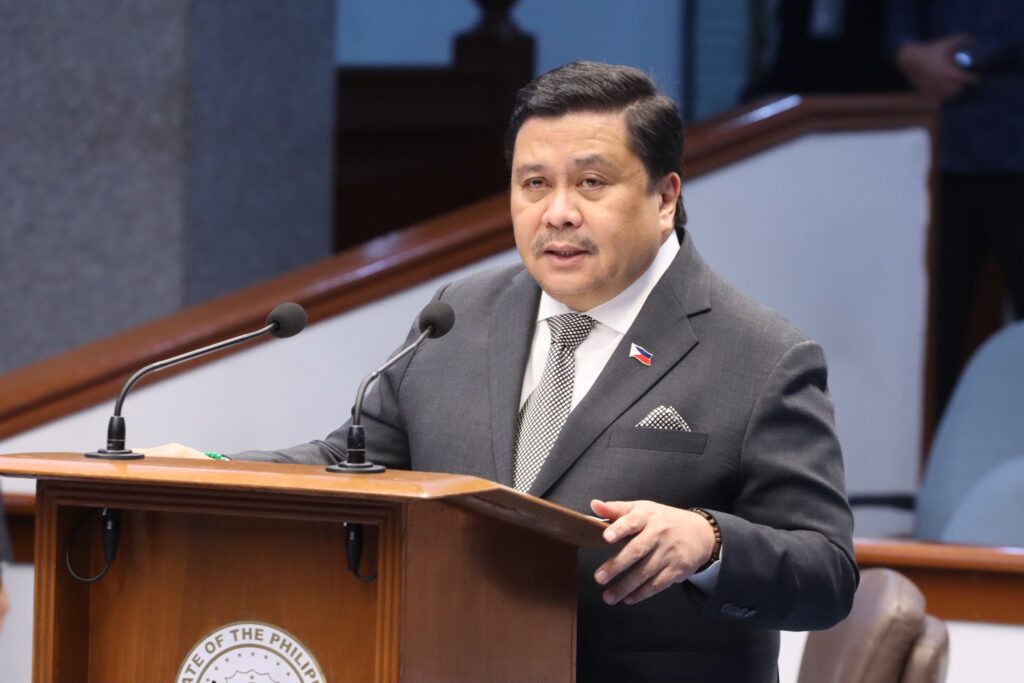 Jinggoy hiniling ang pagkilala ng Senado kay master lensman Romy Vitug ...
